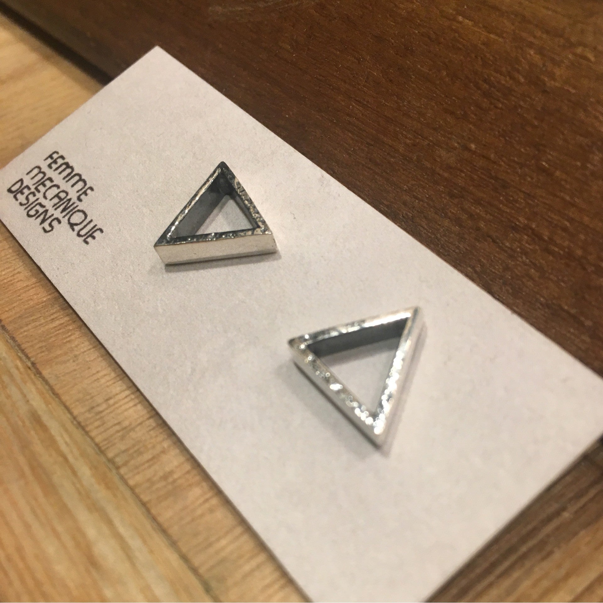 Studs Deep Outline Rustic Triangles - Rustic Triangle Deep Outline Studs - ESDOTR | Atelier ...